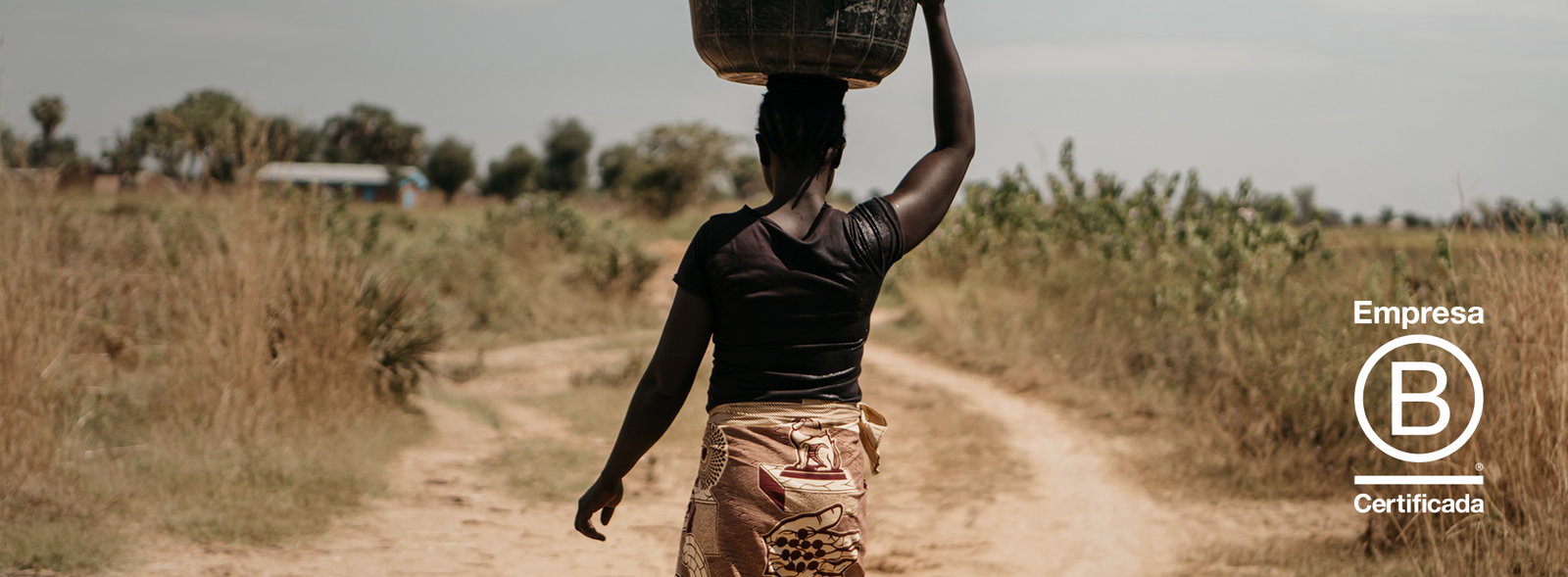 AUARA - Social and sustainable bottled natural mineral water.