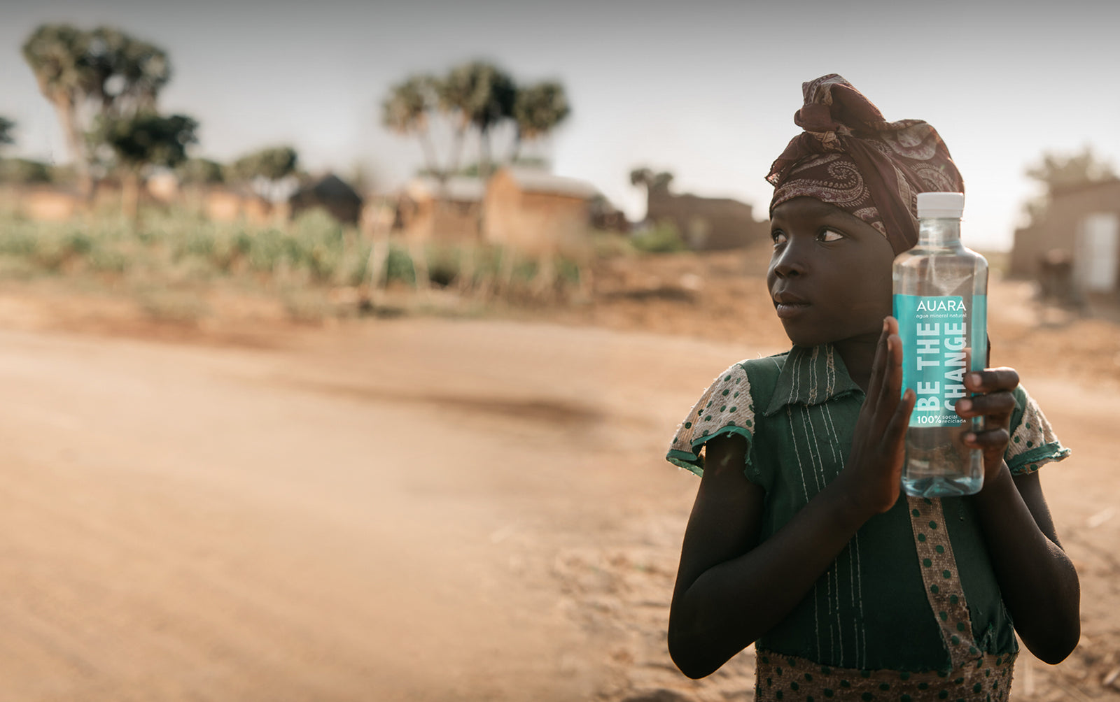 AUARA - Agua mineral natural embotellada social y sostenible.